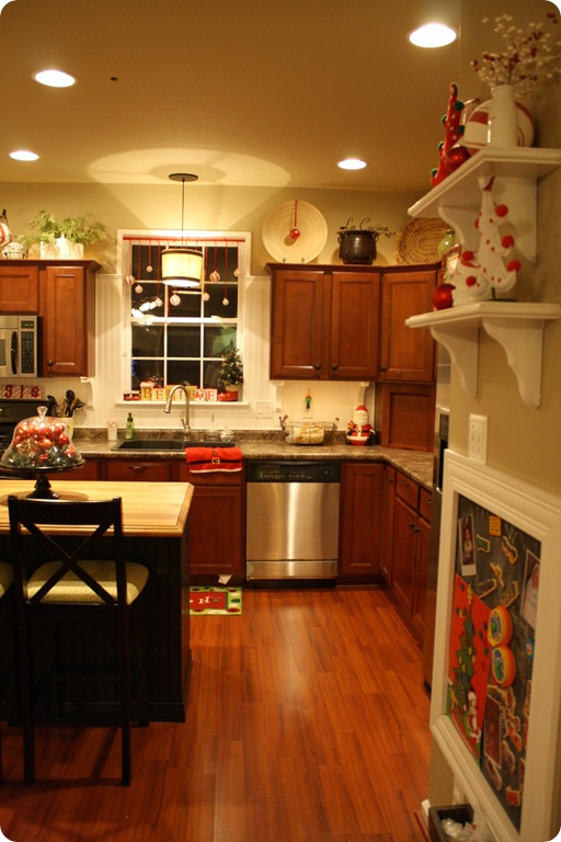 Candy cane Christmas kitchen | Thrifty Decor Chick | Thrifty DIY, Decor ...